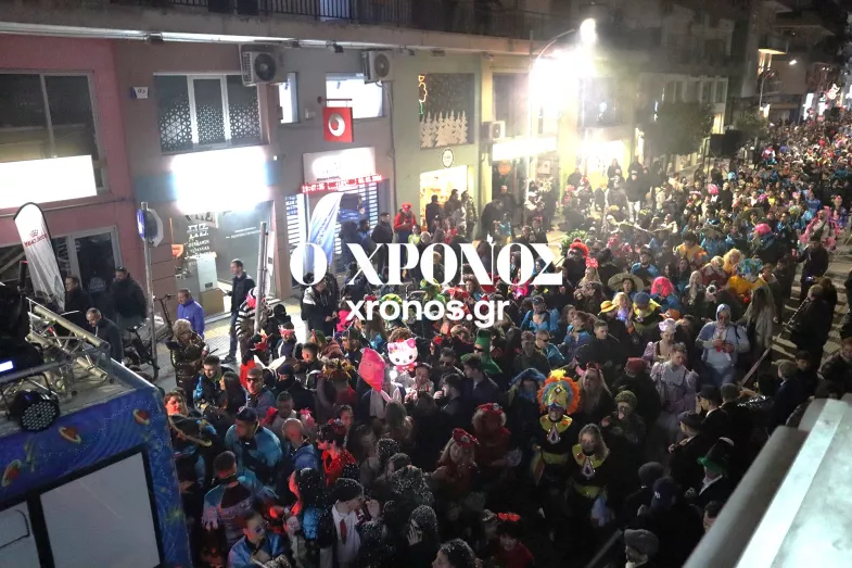 Κομοτηνή: Ρεκόρ συμμετοχής στο νυχτερινό καρναβάλι! | xronos.gr